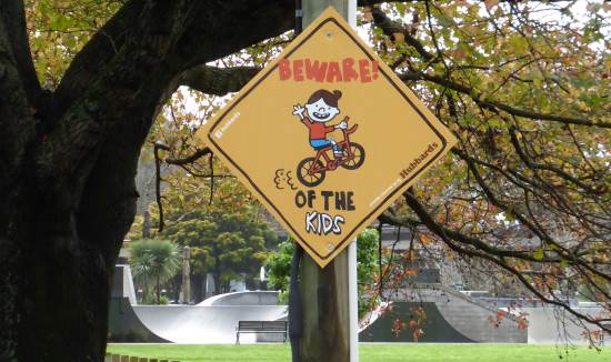 Signage clutter: reducing it benefits motorists