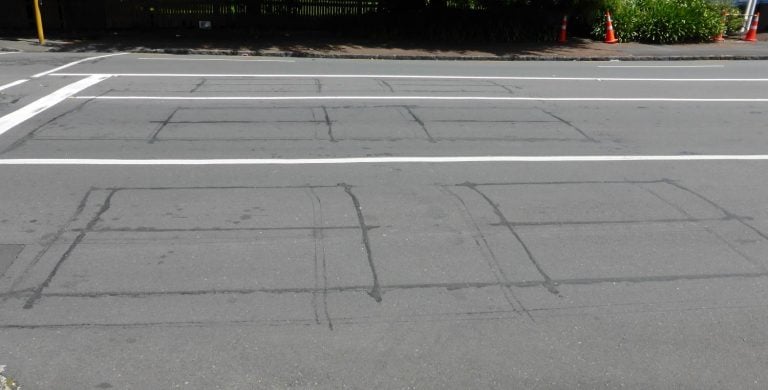 What can you do if the traffic lights don't change?