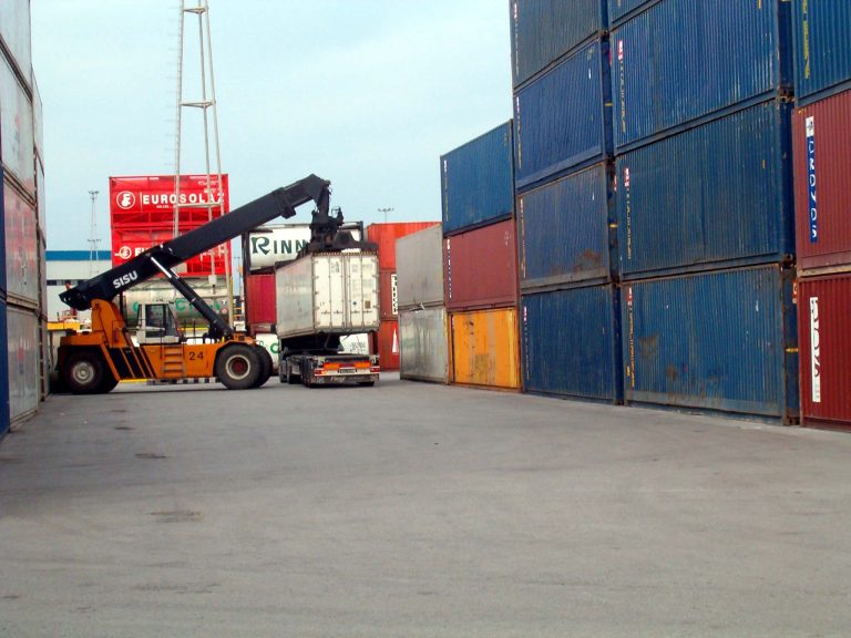 A guide to load securing devices, load restraints and lashings