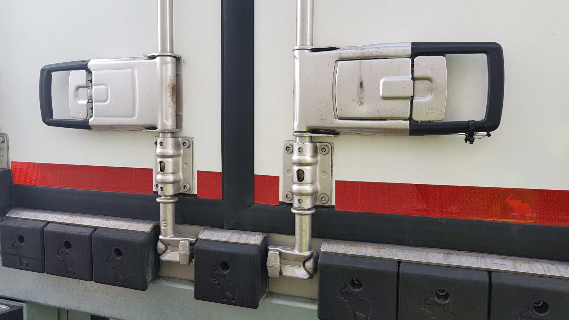 What is a reefer truck or trailer?