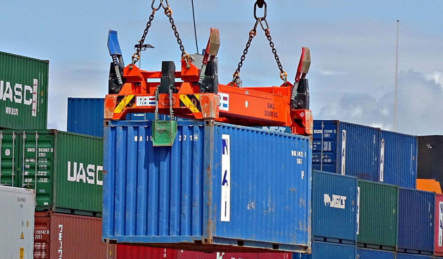 Do you need a class 2 licence to drive a forklift?