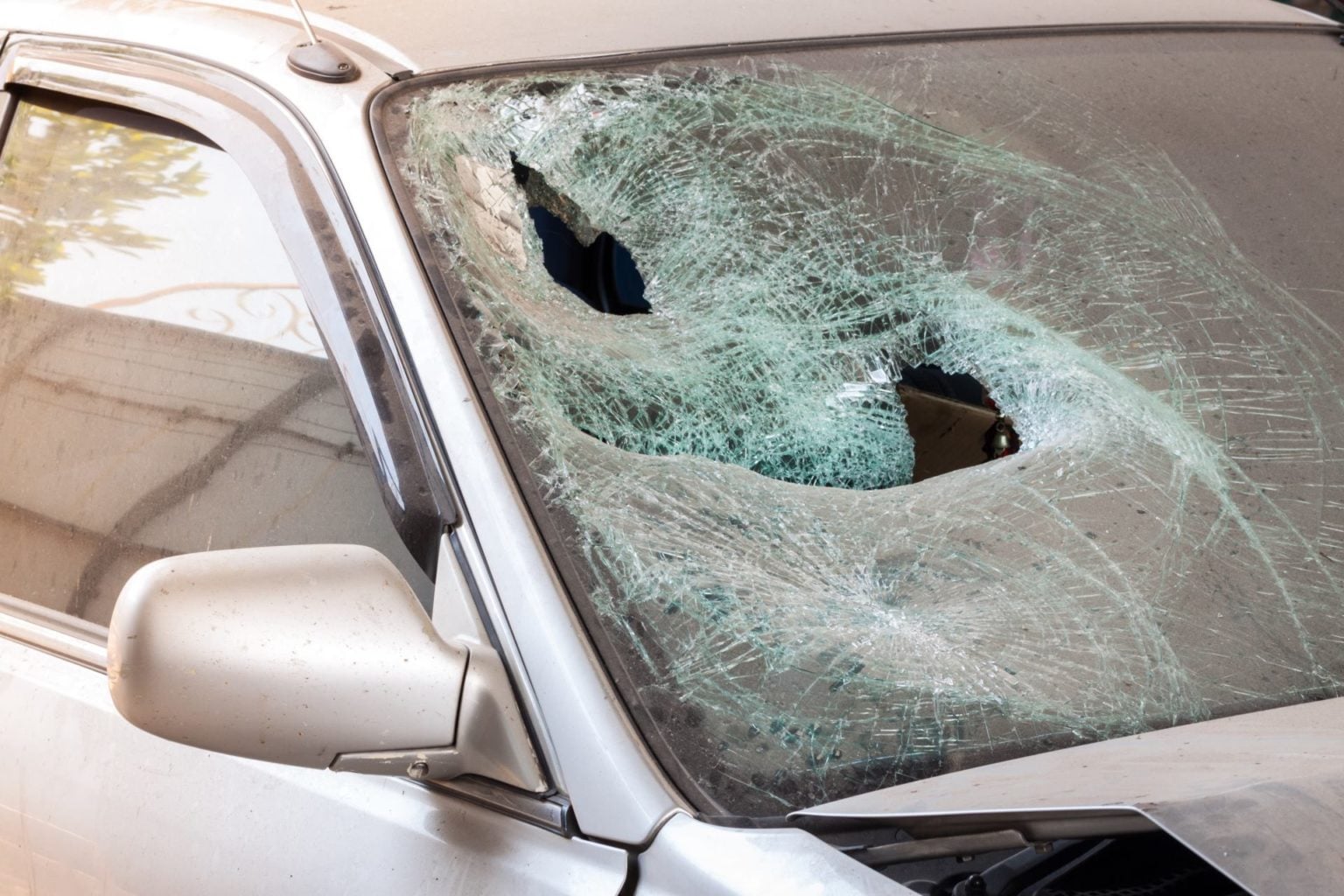 What to do if you get a chip or crack in your windscreen | Driving ...