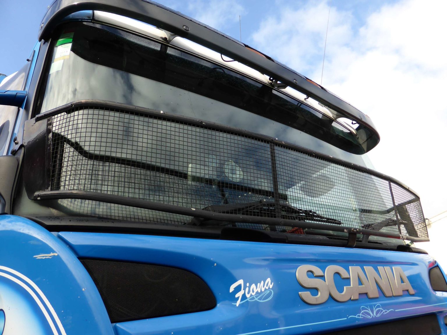 What to do if you get a chip or crack in your windscreen | Driving ...