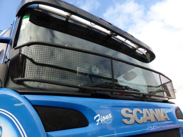 What to do if you get a chip or crack in your windscreen | Driving ...