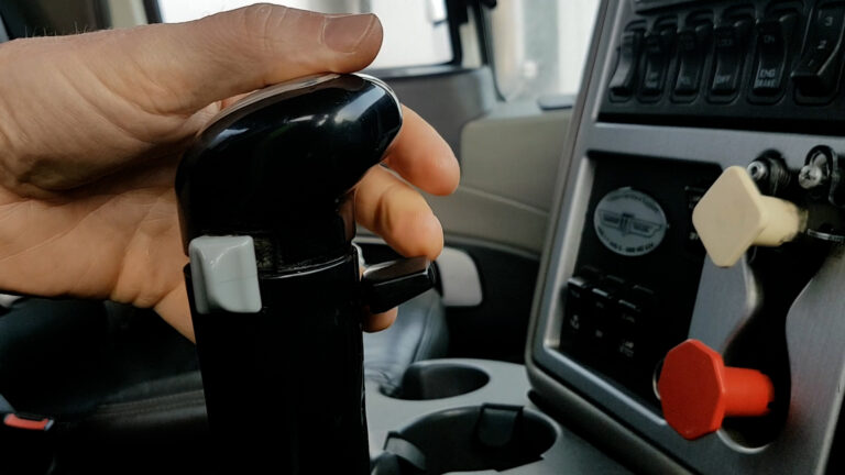 How do you change gears with an 18-speed Roadranger gearbox?