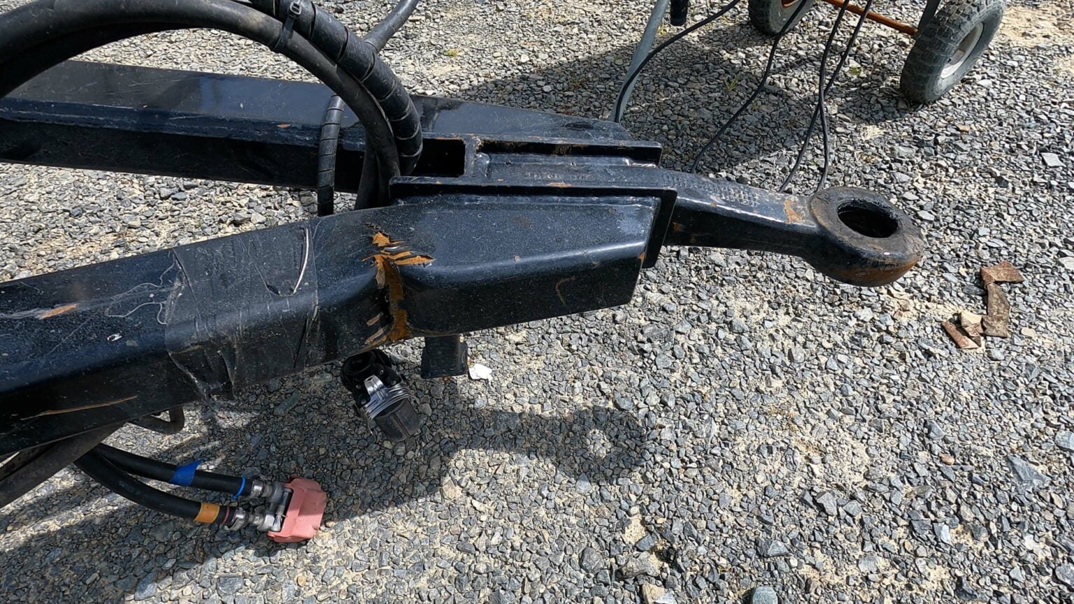 How truck drivers damage trailer drawbars and couplings