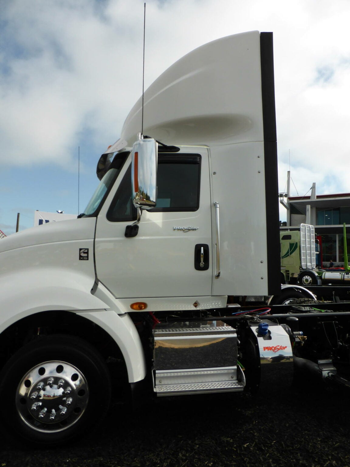 Cab-over vs bonneted (conventional) trucks: which one is better?
