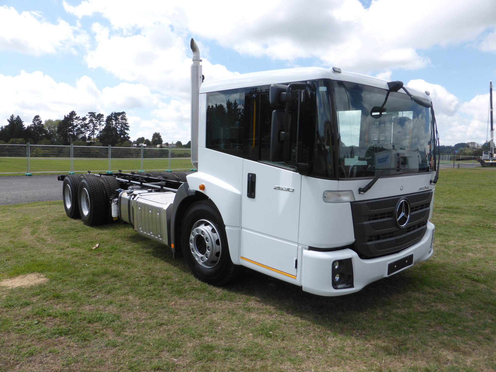 Cab-over vs bonneted (conventional) trucks: which one is better?
