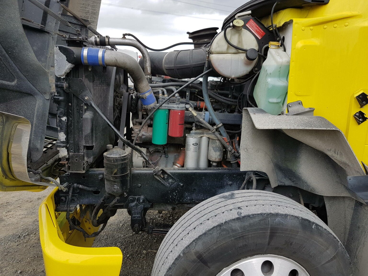 Cab-over vs bonneted (conventional) trucks: which one is better?