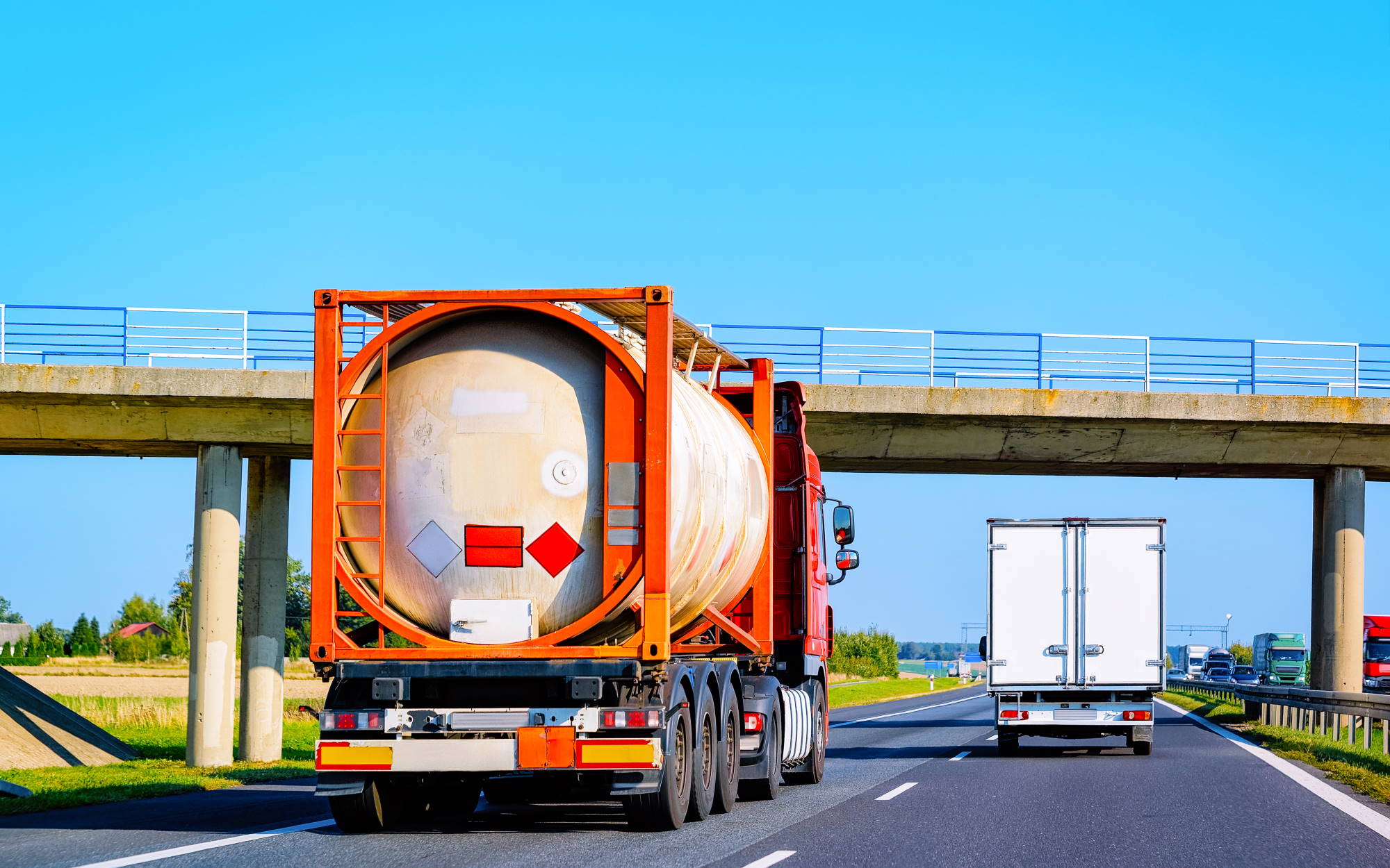 What is a skeletal trailer and how do you load them? | Driving Tests ...