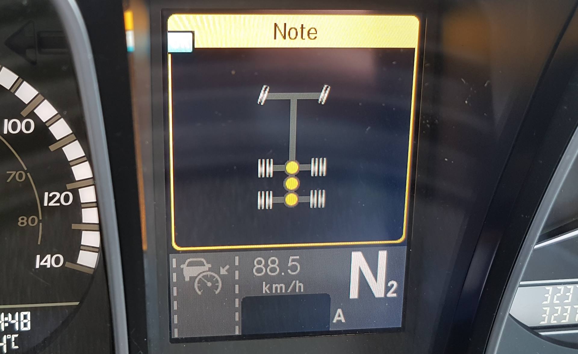 How do power dividers work on a truck?