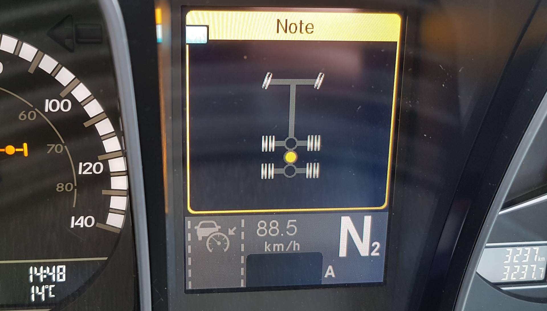 How do power dividers work on a truck?