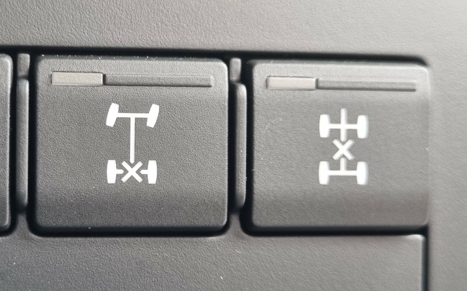 How do power dividers work on a truck?