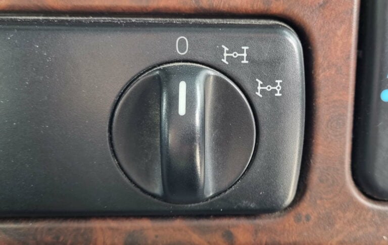 How do power dividers work on a truck?