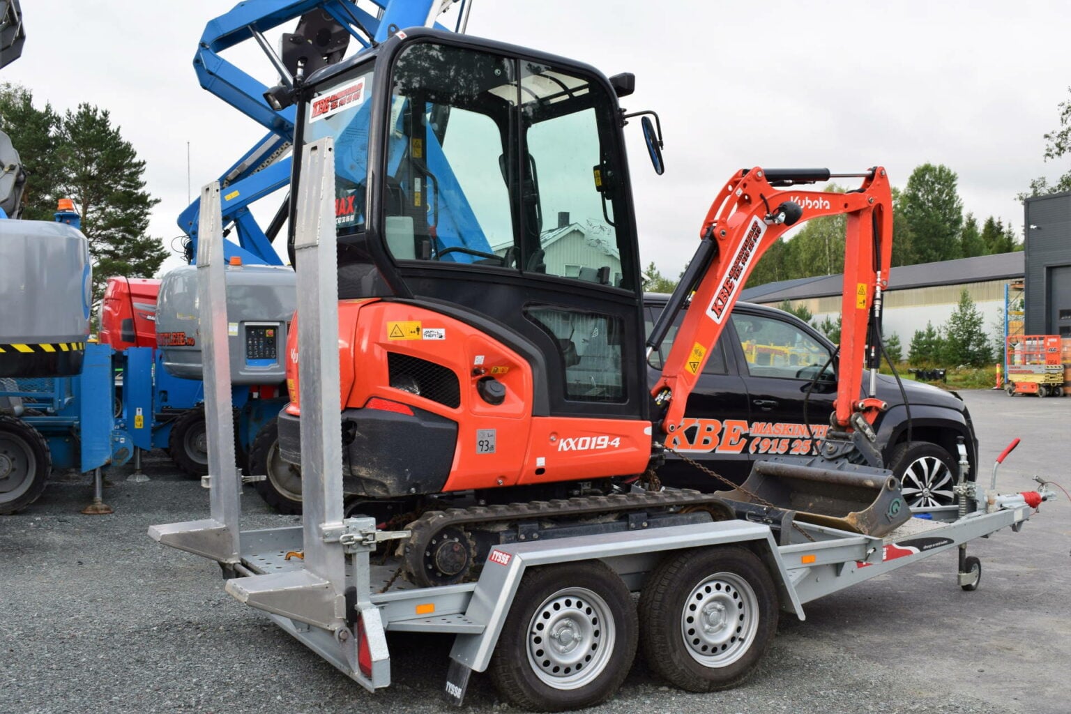 How to transport an excavator