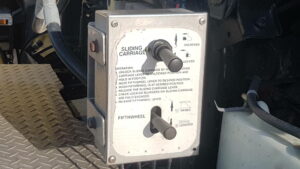 Can you adjust the height of a fifth wheel on a semitrailer? | Driving ...