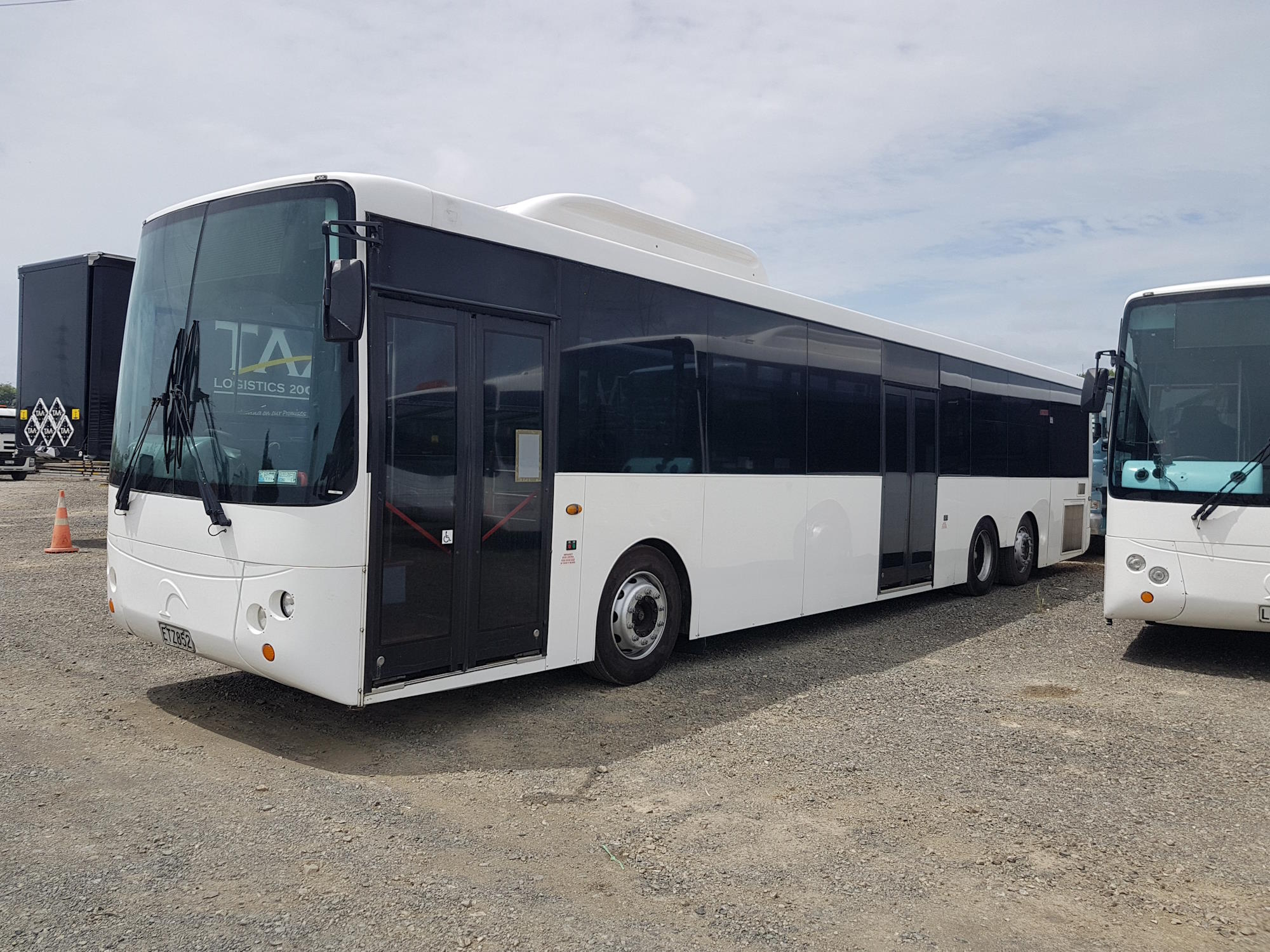 What is a rear-steer or self-steer axle on a trailer? | Driving Tests ...