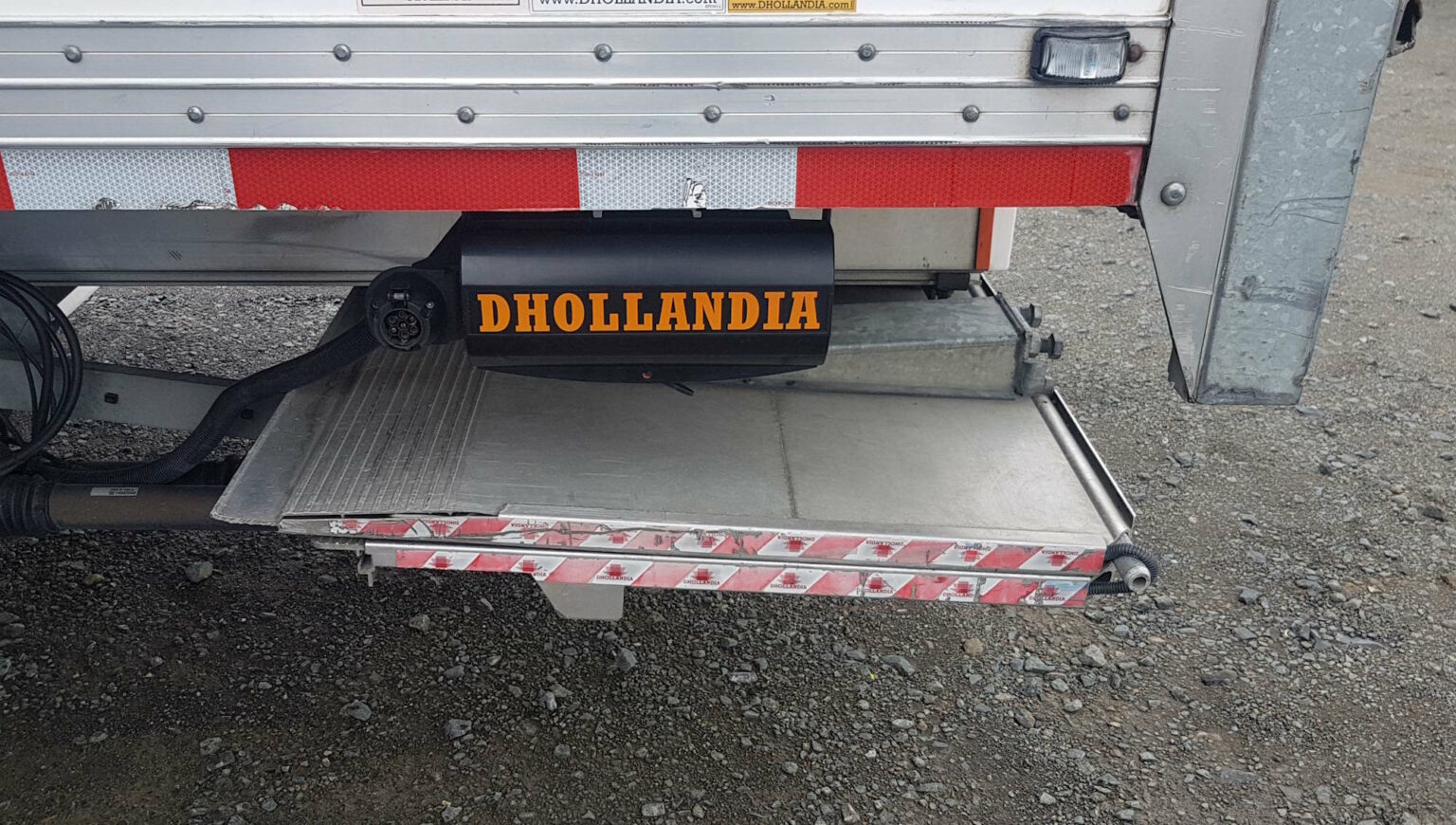 Should you choose a cantilever, column or folding tail lift?