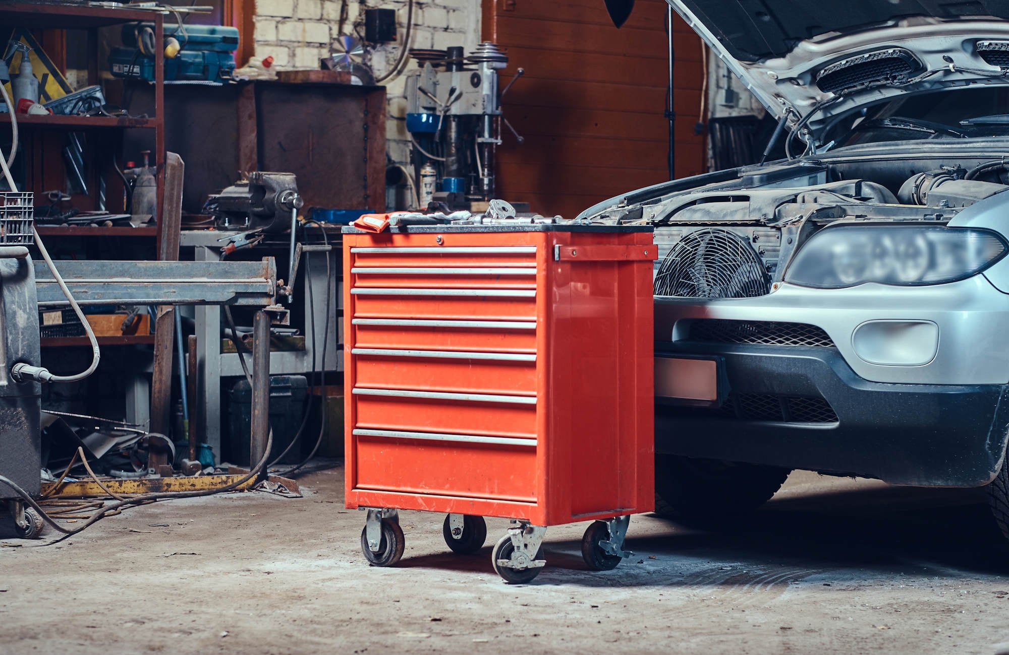 How to design the perfect garage for your car hobby